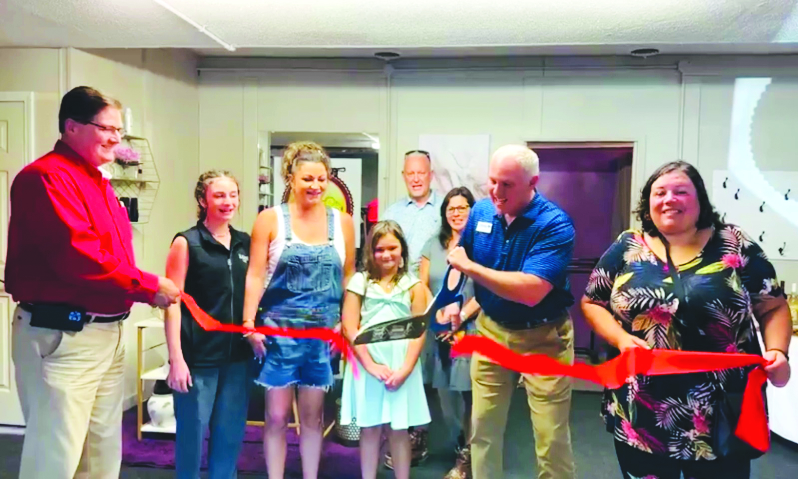 Glo-On-The-Go cuts ribbon to join Chamber | The Clayton Tribune, Rabun ...
